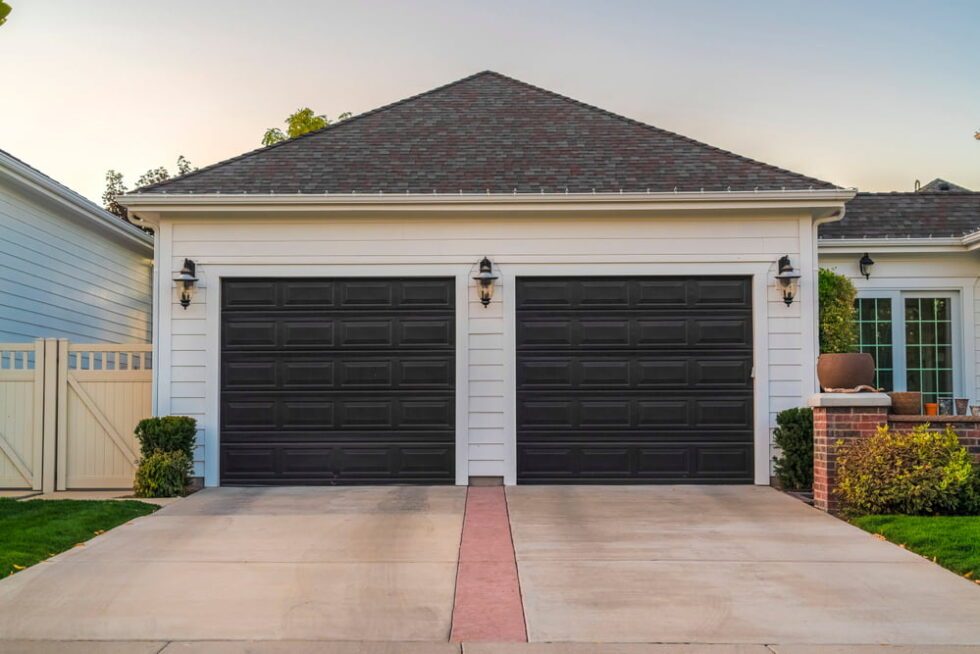 Tips on How to Select a Garage Door That Is Ocean-Air-Resistant